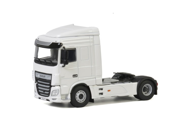 WSI 03-2019 DAF XF SPACE CAB MY2017 4x2 - White Line WSI MODELS
