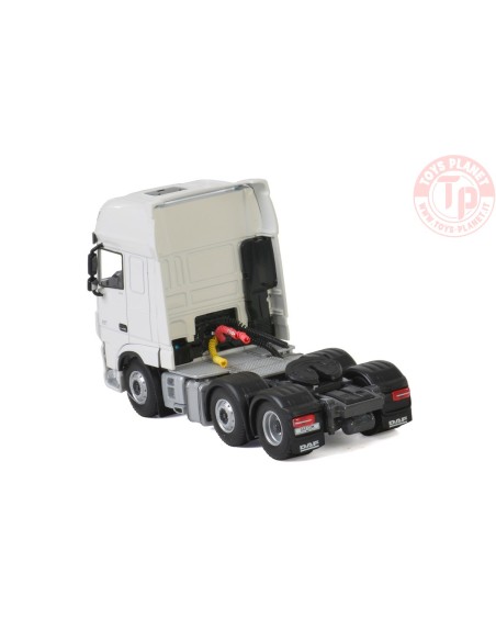 WSI 03-2018 DAF XF SUPER SPACE CAB MY2017 6x2 TWIN STEER - White Li...