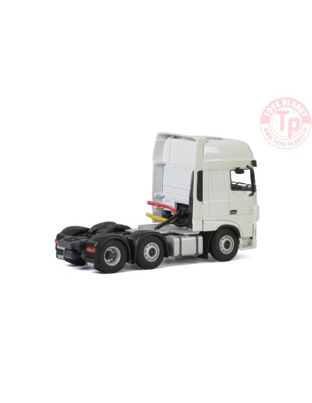 WSI 03-2018 DAF XF SUPER SPACE CAB MY2017 6x2 TWIN STEER - White L...
