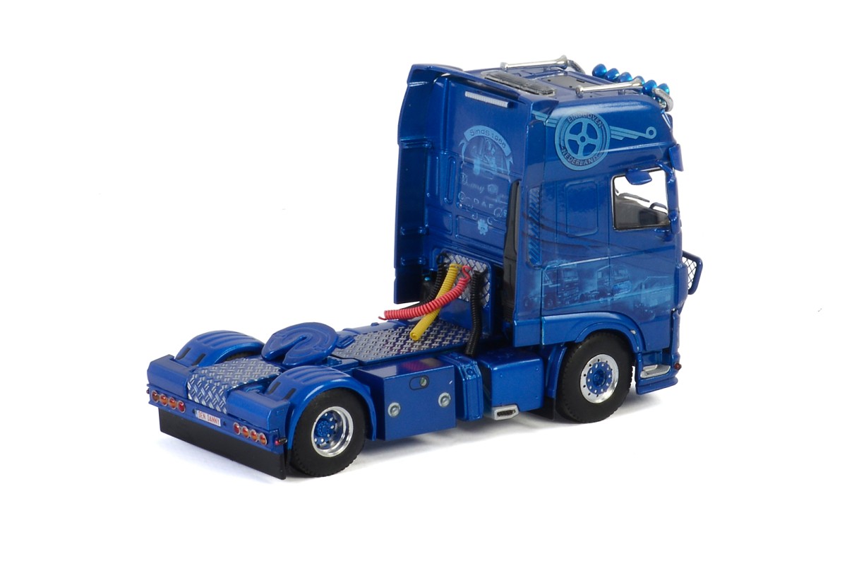 WSI 01-2866 DAF XF SUPER SPACE CAB MY2017 4x2 - Danny Apers WSI M...