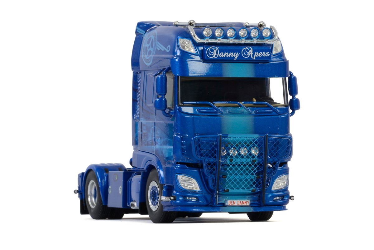WSI 01-2866 DAF XF SUPER SPACE CAB MY2017 4x2 - Danny Apers WSI M...