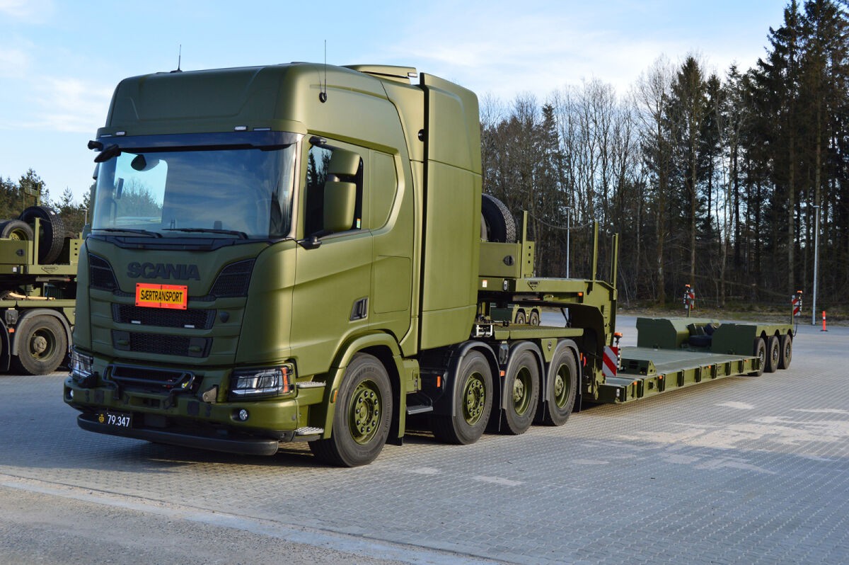 WSI 01-3849 SCANIA R HIGHLINE CR20H 8X4 LOW LOADER PENDEL X - 3 AX...