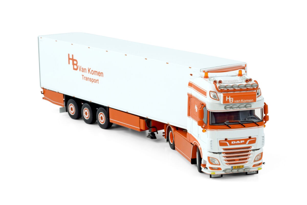 WSI 01-4020 DAF XF SUPER SPACE CAB MY2017 4X2 REEFER TRAILER - 3 AX...