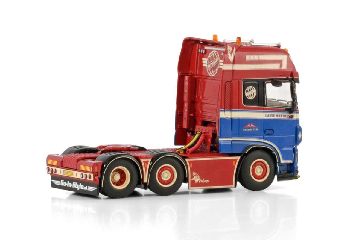 WSI 01-4341 DAF XF SUPER SPACE CAB MY2017 6X2 TWIN STEER Lasse Math...